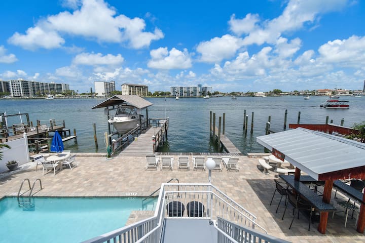 Enchanted Inn Suite #6: Waterfront, Pool, Fishing - Clearwater Beach, FL