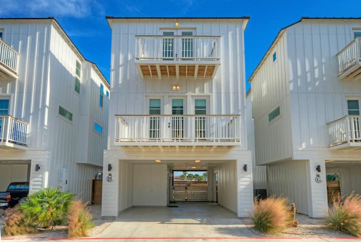 Port Aransas Pool Home Near Beach Boardwalk - Port Aransas, TX