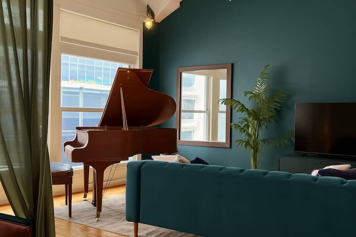 Moss & Oak - Grand Piano - King Bed Top Floor! - Dallas, TX
