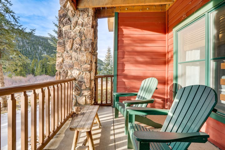 Walk To Ski Lift & Hot Tubs! Mtn-view Keystone Gem - Summit County, CO