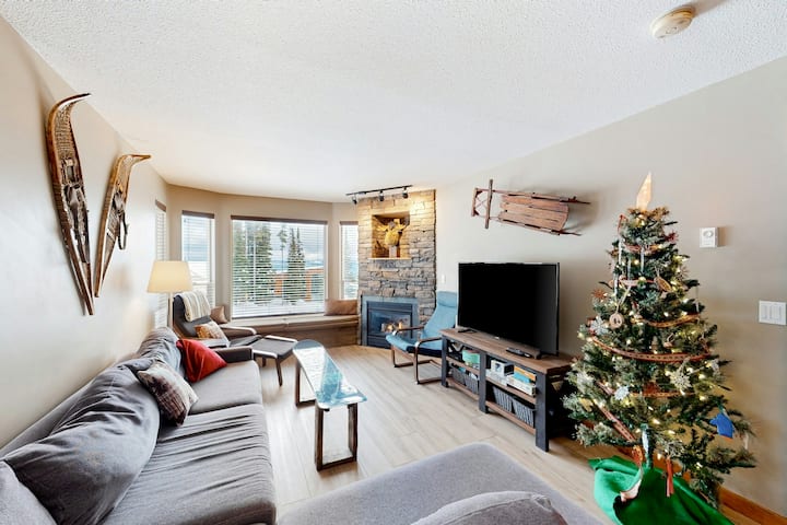 3br Condo With Ski Access, Hot Tub & Shuffle Board - Big White Ski Resort, BC