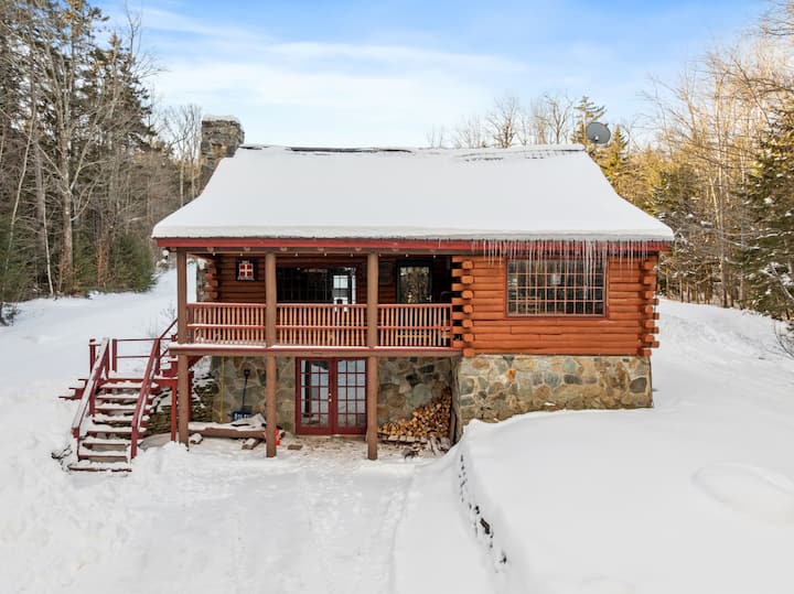 Stratton Log Cabin: Pond + Hot Tub + Privacy! - Stratton, VT