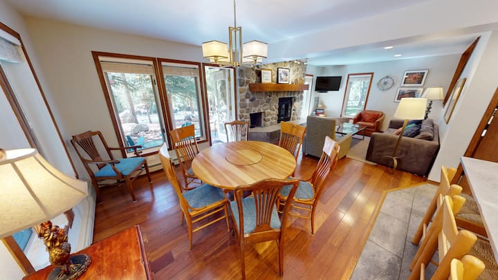 Pet Friendly! On River, Pool, Hot Tubs. Near Town - Frisco, CO