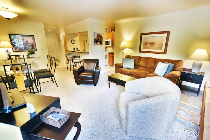 Near Lake, On Rec Path! Pool! Walk To Amp, Marina - Dillon, CO