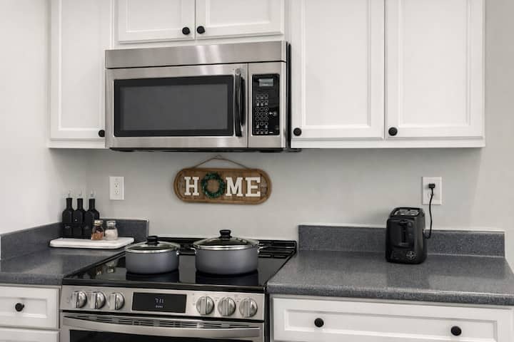 Spacious 3br Home | Pool Access | Quiet Area - Lake Bowen, SC