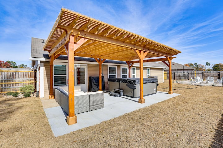Hot Tub & Fire Pit: Home Near Downtown Texarkana - Nash, TX