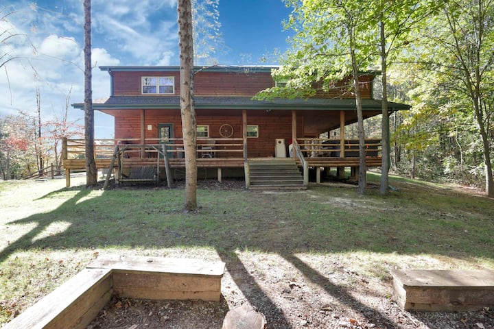 Cozy Secluded Lodge With A View | Hot Tub•games - New Plymouth, OH