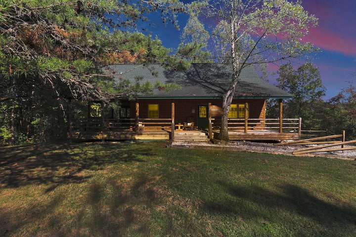 Cozy Secluded Lodge With A View | Hot Tub•games - New Plymouth, OH