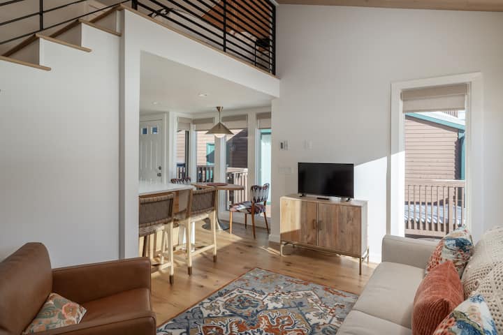 Modern Mountain Condo |  Near Telluride - Telluride, CO