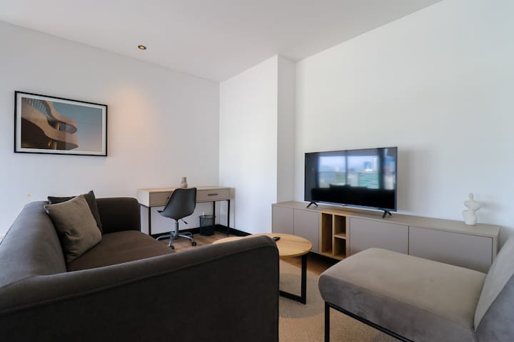 W* | Sunlit 1br In The Heart Of San Isidro - Lima