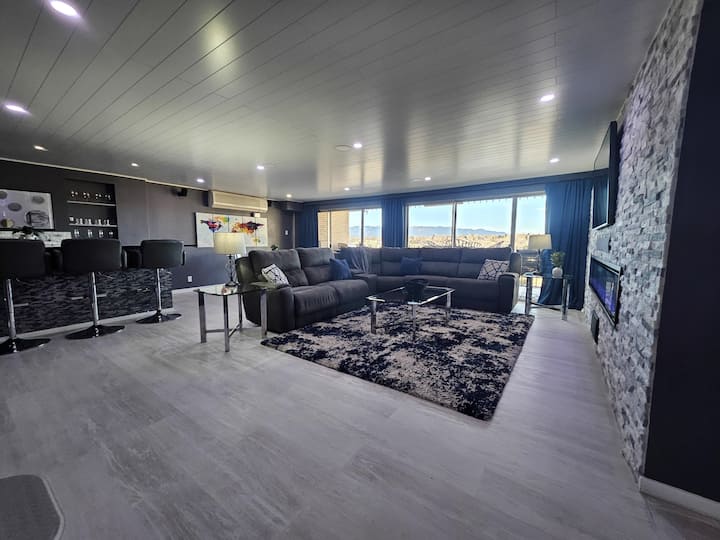 Open And Spacious Condo With Exquisite Views! - United States