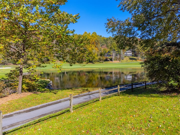 Spacious Mountain Lodge Near Downtown - Highlands, NC