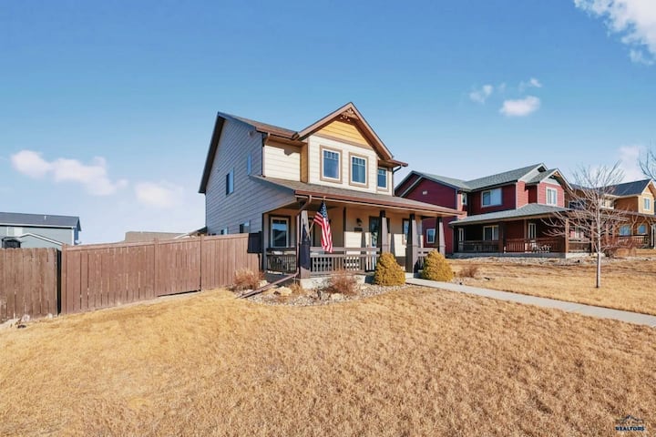 Northern Lights Retreat | Quiet & Convenient - Rapid City, SD