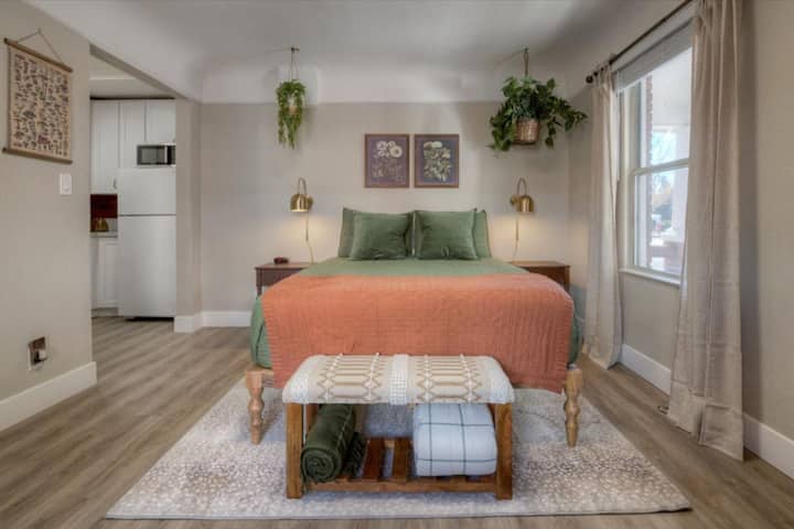 Botanical Bungalow In Dt! Prime Location! - Reno, NV