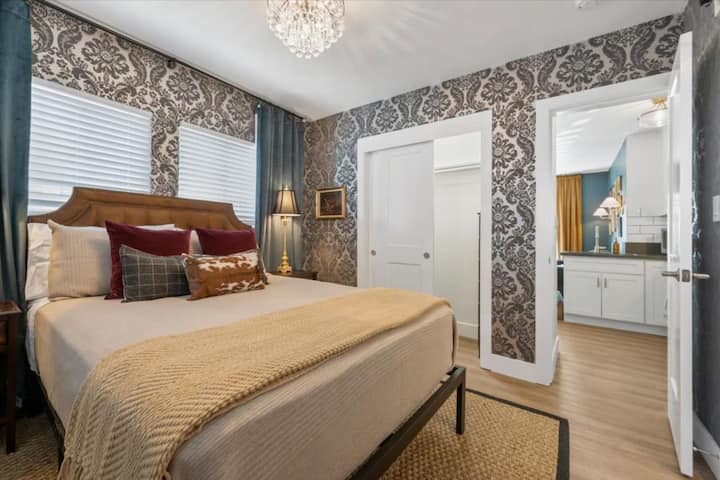 New! The Parlour | Modern Victorian, Dt Reno - Reno