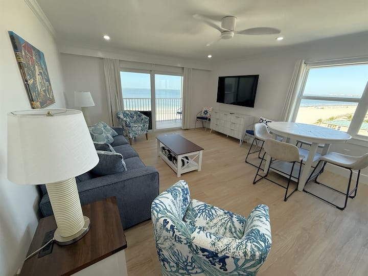 Gateway Villas #899 "Sunset Beach Penthouse" - Fort Myers Beach, FL