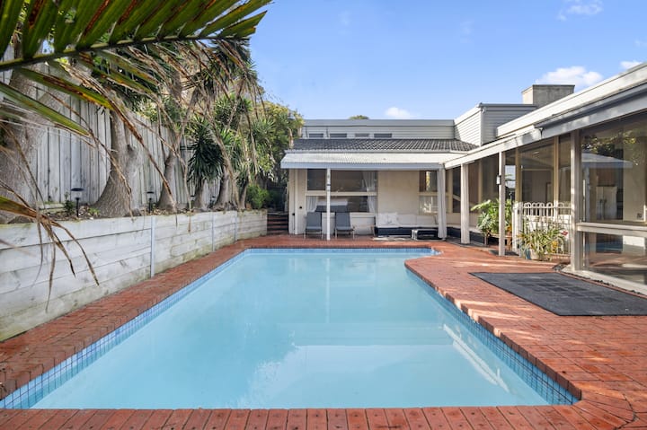 5-bed Haven With Pool Minutes From Beaches & Parks - Mordialloc