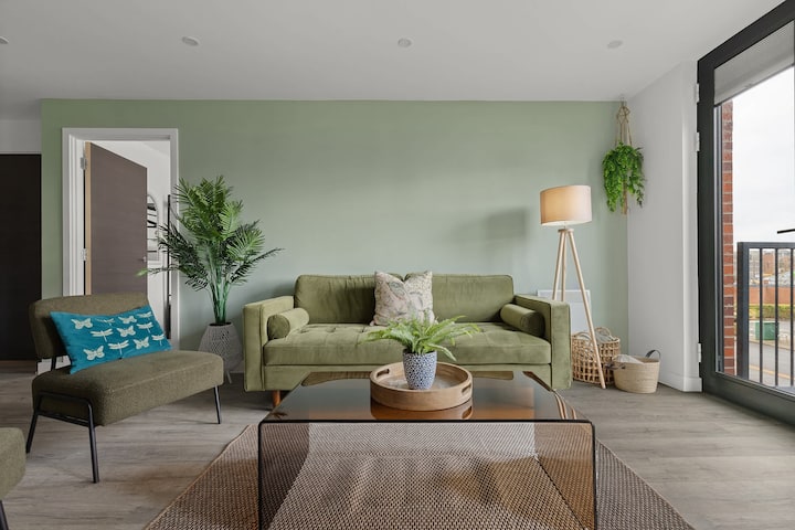 York Apartment 2br | Free & Secure Parking - York