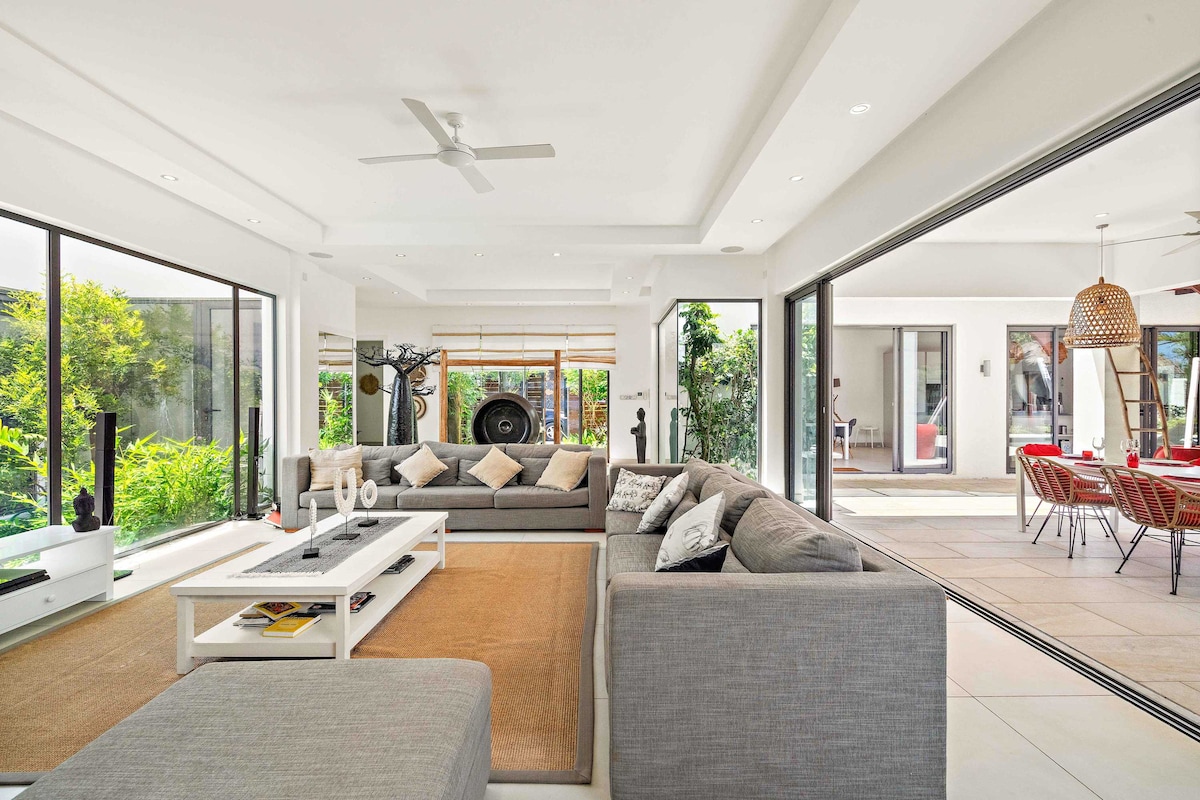 Villa Kyra - Luxe & XXL Pool at Grand-Baie - Villas à louer à Grand ...