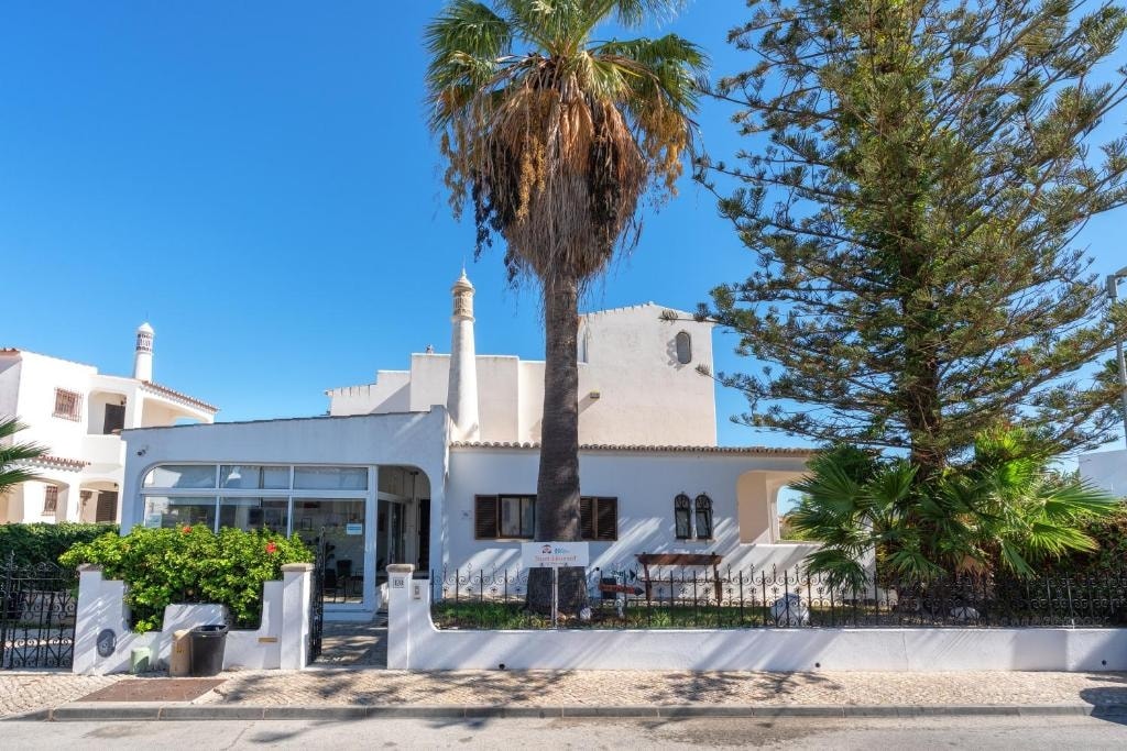 Brilya room| Mansion stay near airport - Houses for Rent in Faro, Faro ...