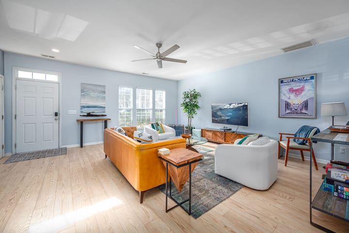 Modern 3-br Townhome W/private Backyard Near Rtp - Jordan Lake, NC