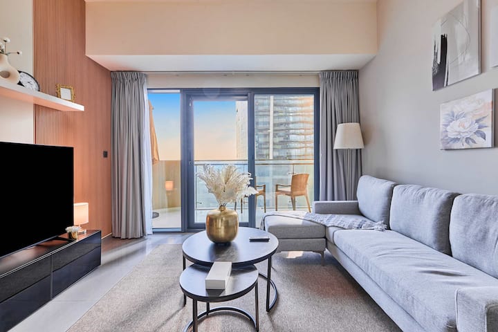 Home Away 2br - Dubai