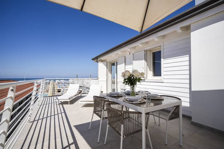 Homiday - Grecale, Vista Mare Con Piscina - Viareggio