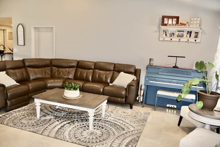Desert Oasis With Pool, Spa & Pickleball - Oro Valley, AZ