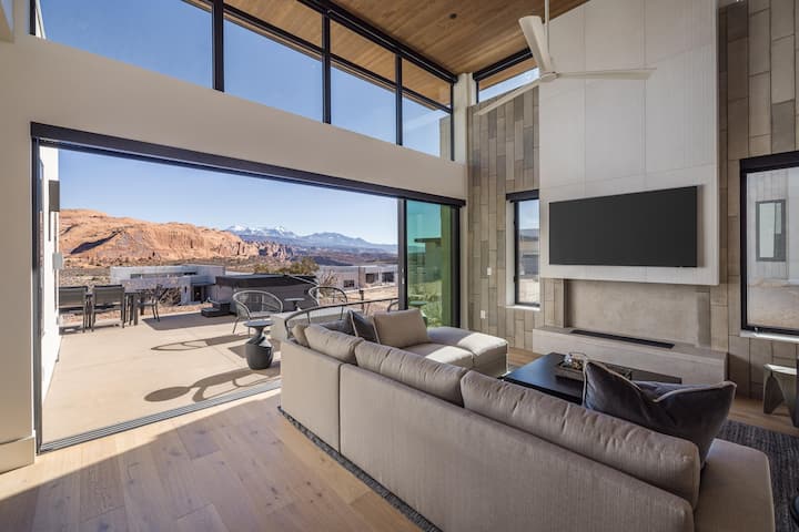 New Listing! Lionsback Serenity | Ultra Luxury - Moab, UT
