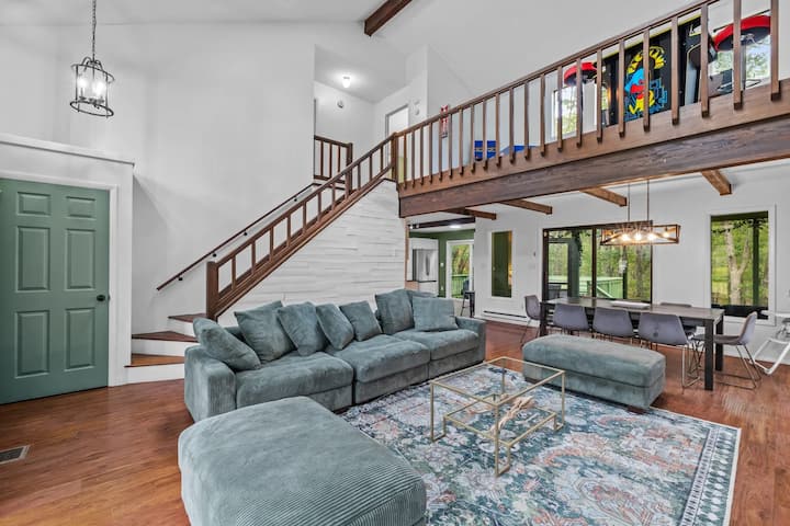 Pocono Serenity Retreat W/ Hot Tub By Staylage - Stroudsburg, PA