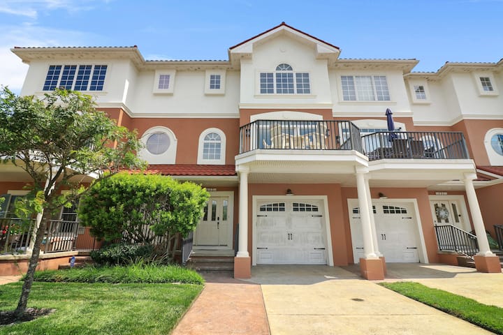Beach Block Townhouse! Famous Thunderbrd Complex - Wildwood