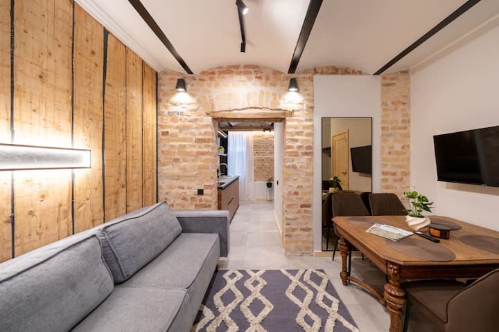 Parkside 2-bedroom Ground-floor Apartment Sleeps 6 - Riga