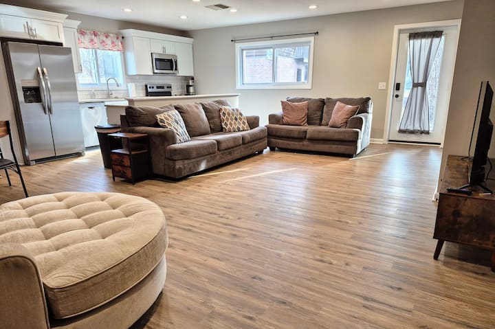 Guesthouse 2 Bdr Suite - Downtown Overland Park - Kansas City, MO
