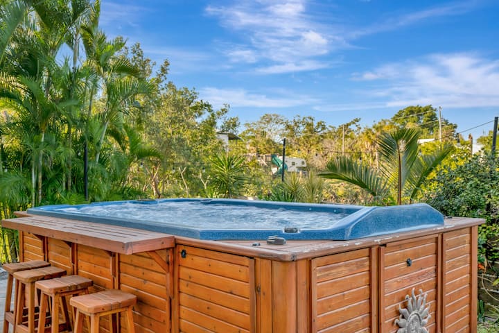 Waterfront Mansion & Elevator 4 Balconies, Hot Tub - アンナマリア島, FL