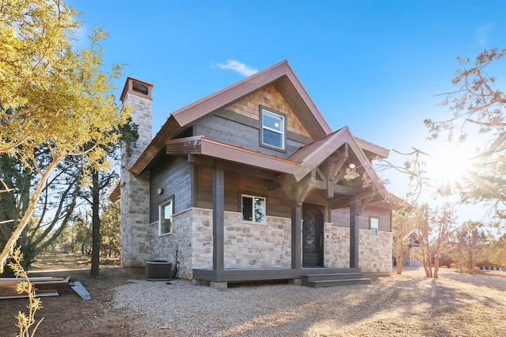 Lions Keep| Hot Tub Retreat Near Zion - Orderville, UT