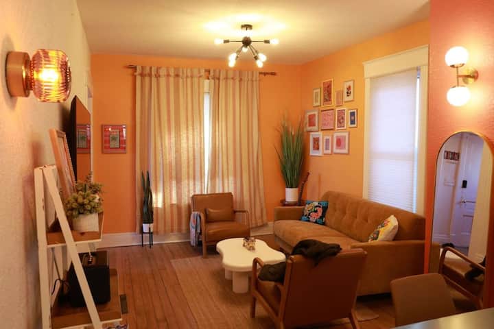 Steps From The Heart Of Westport And Kc Street Car - Kansas City, MO