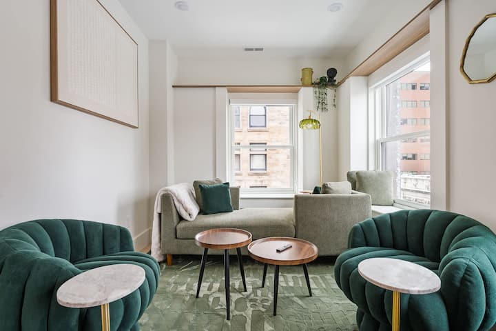 Colt Club | 1br Boutique Downtown Stay - Louisville, KY