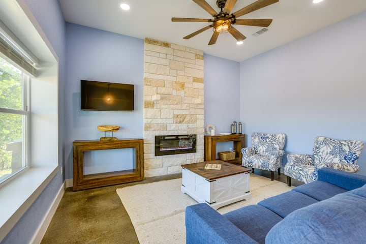 8 Mi To Gulf! Newly Built Townhome In Matagorda - Matagorda, TX