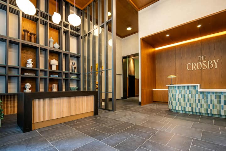 Rooftop Lounge With Hot Tub & Fire Pit - Miami, FL