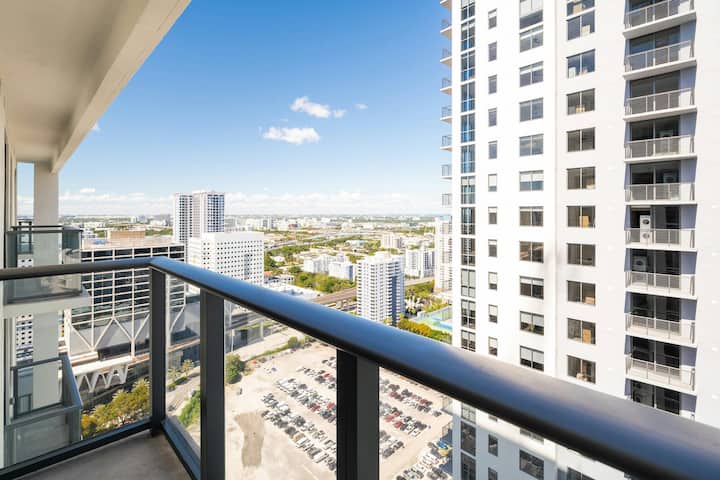 Well-designed With Full Kitchens & Balconies - Miami, FL