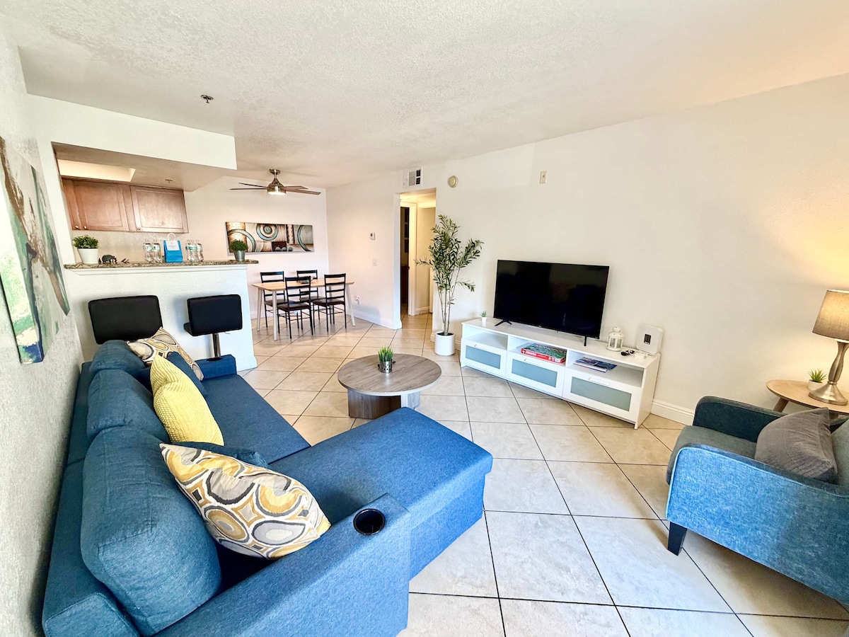 LUX 2/2 Condo avec vue partielle sur la rue à partir du patio ...