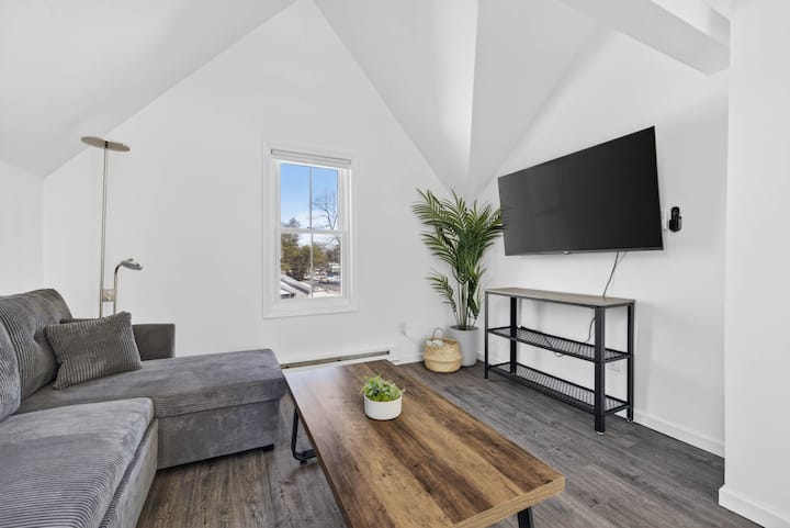 Coastal Westbrook Loft Vaulted Ceilings & Lvl 2 Ev - Essex, CT