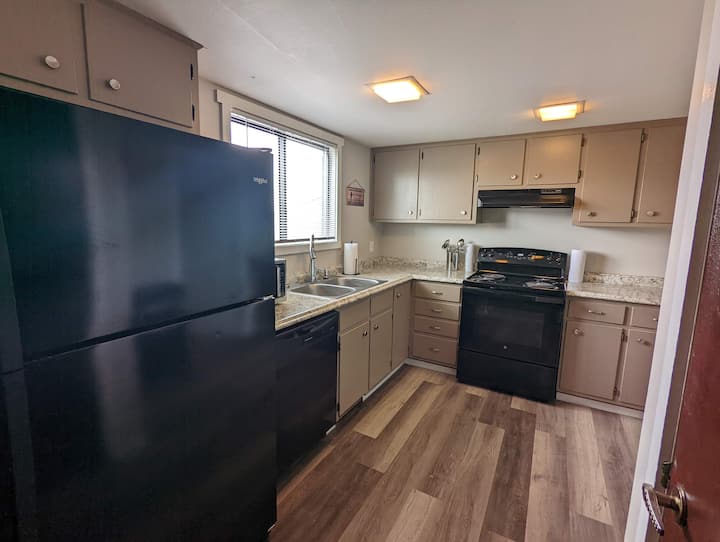 Private Room • Shared Kitchen & Baths + Laundry 3 - Great Falls, MT