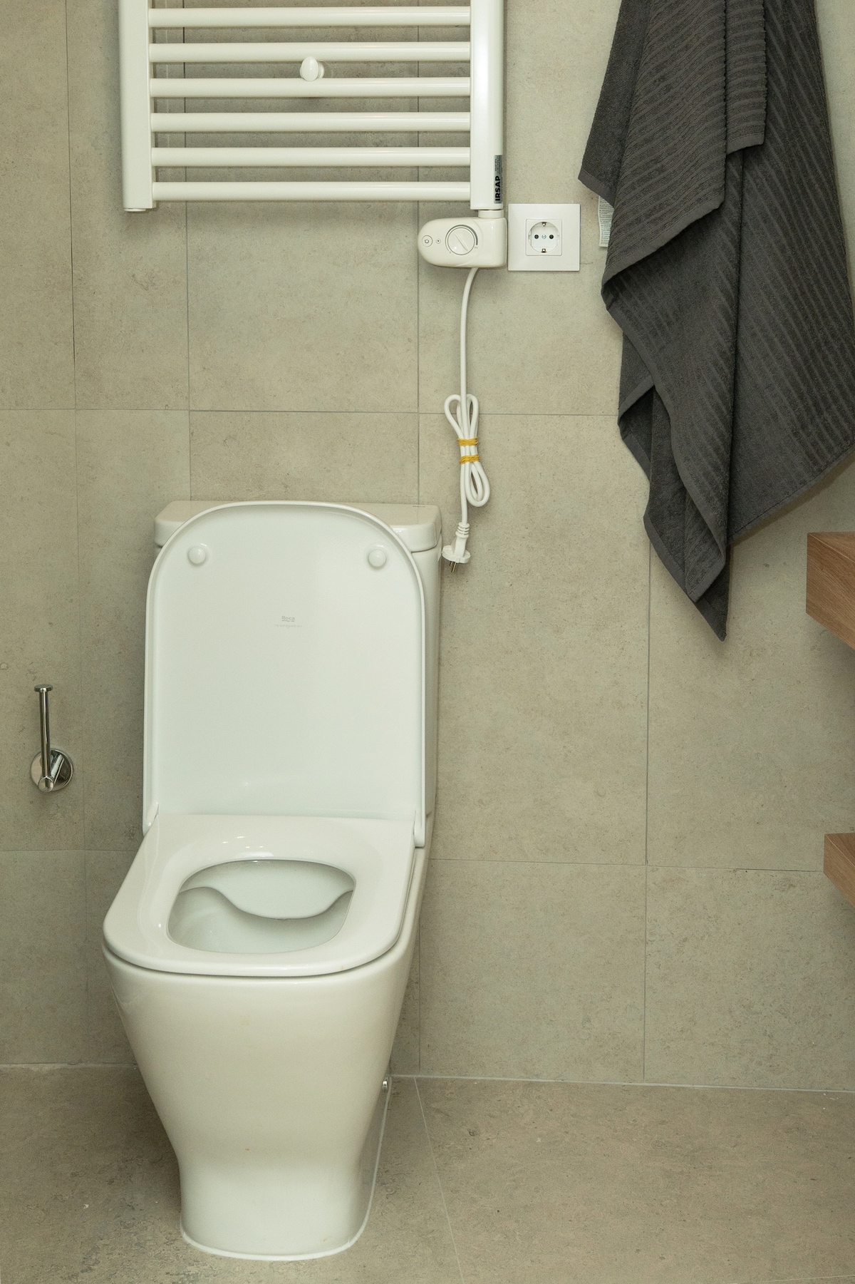 Premium Room with Private Bathroom - Houses for Rent in Madrid ...