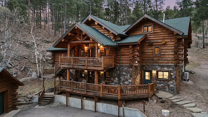 Great Lodge At Hillside: Iconic 6k Sqft Log Lodge - Keystone, SD