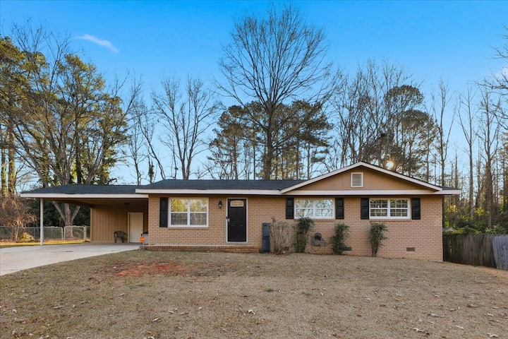 Quite Home Near Downtown Atlanta W/fire Pit! - Douglasville, GA