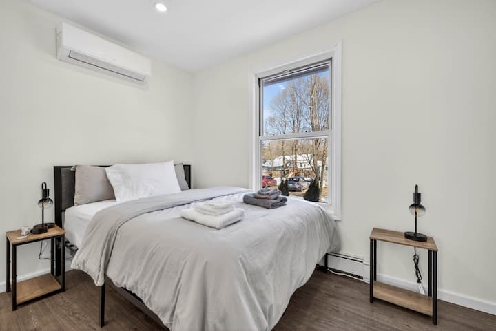 The Westbrook Anchor – 1st Floor 2br W/ Ev Charger - Old Saybrook, CT