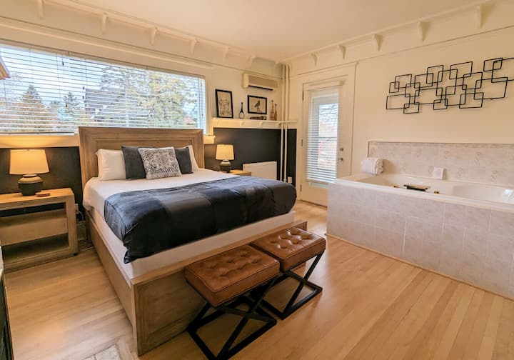 Veranda Suite, Barnum Mansion - Duluth, MN