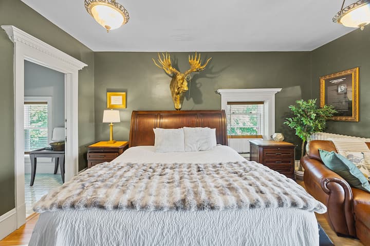 Roosevelt Suite W/ Jacuzzi & Fireplace - Duluth, MN