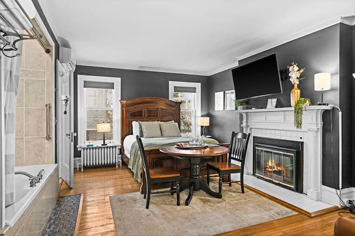 Mayor's Chamber Suite, Salyards Mansion - Duluth, MN